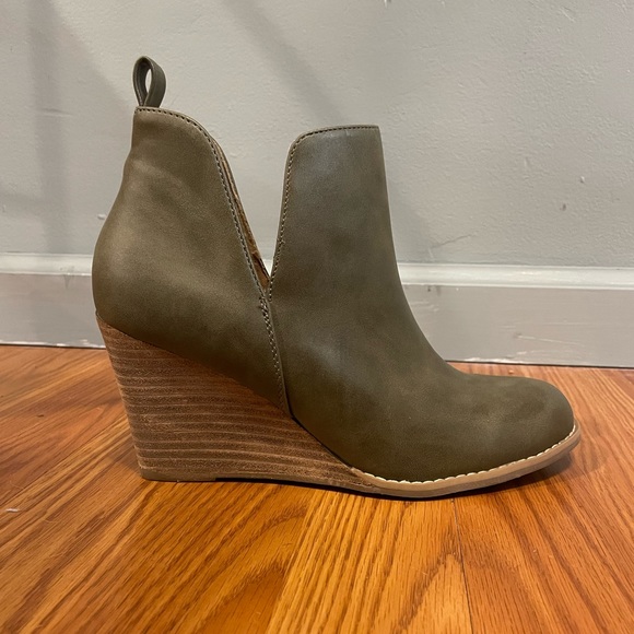 Report | Shoes | Booties | Poshmark
